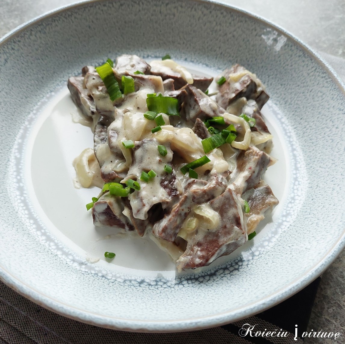 Troškinti kiaulės plaučiai grietinėlės padaže - geriausias receptas