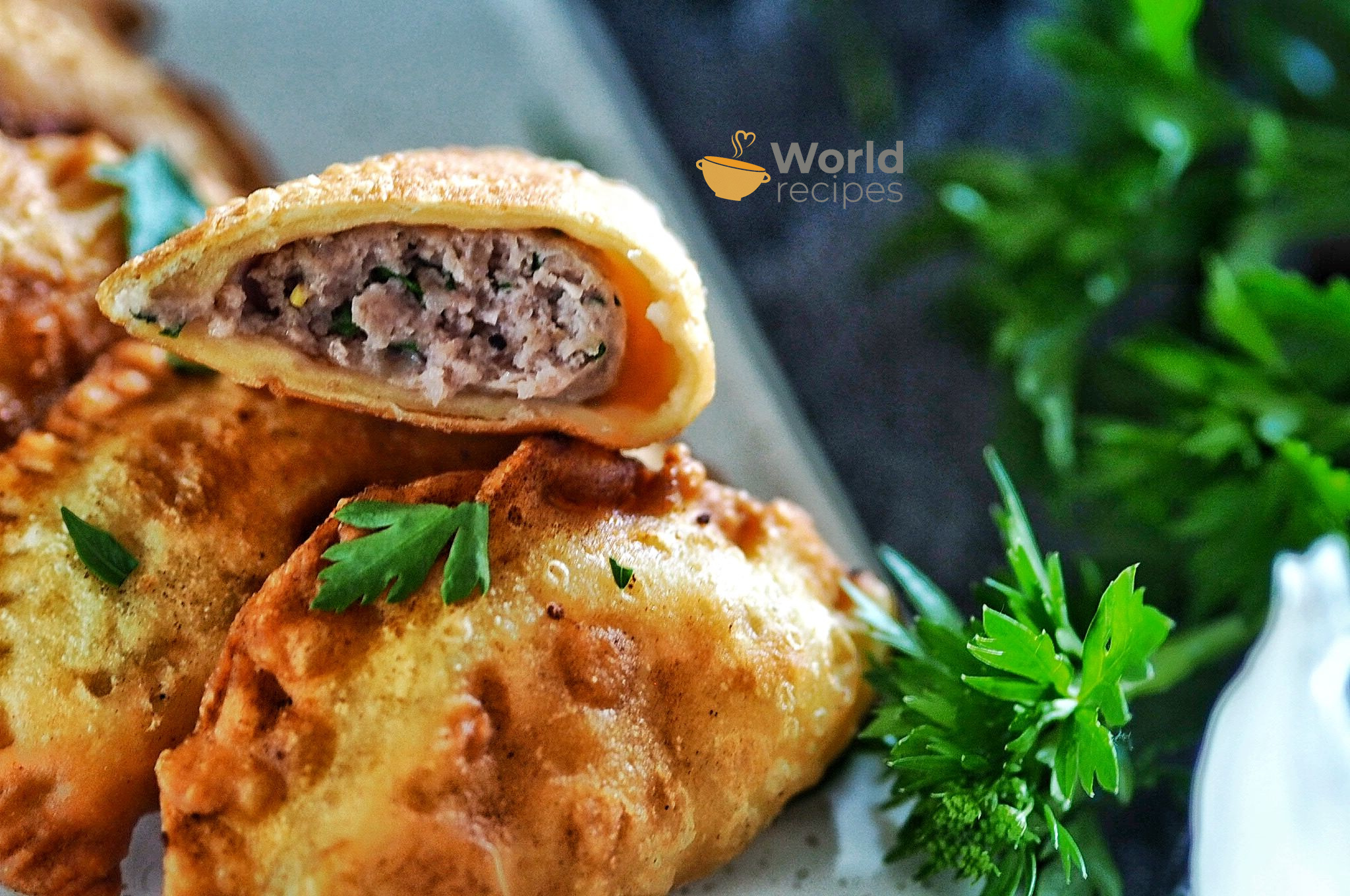 Traškūs senoviniai čeburekai su mėsa