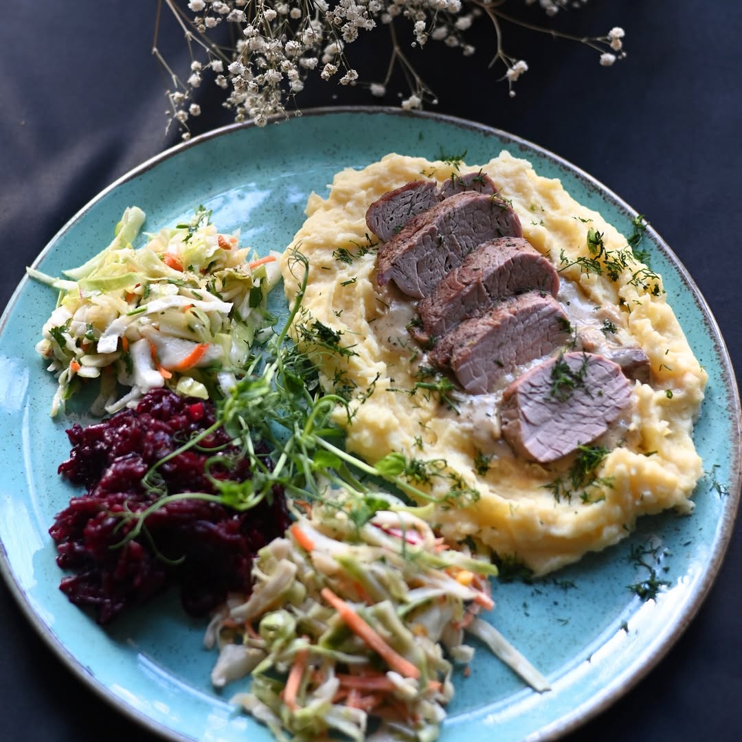 Kiaulienos išpjova su grietinėle ir baltu sausu vynu, pagal Larisą ...