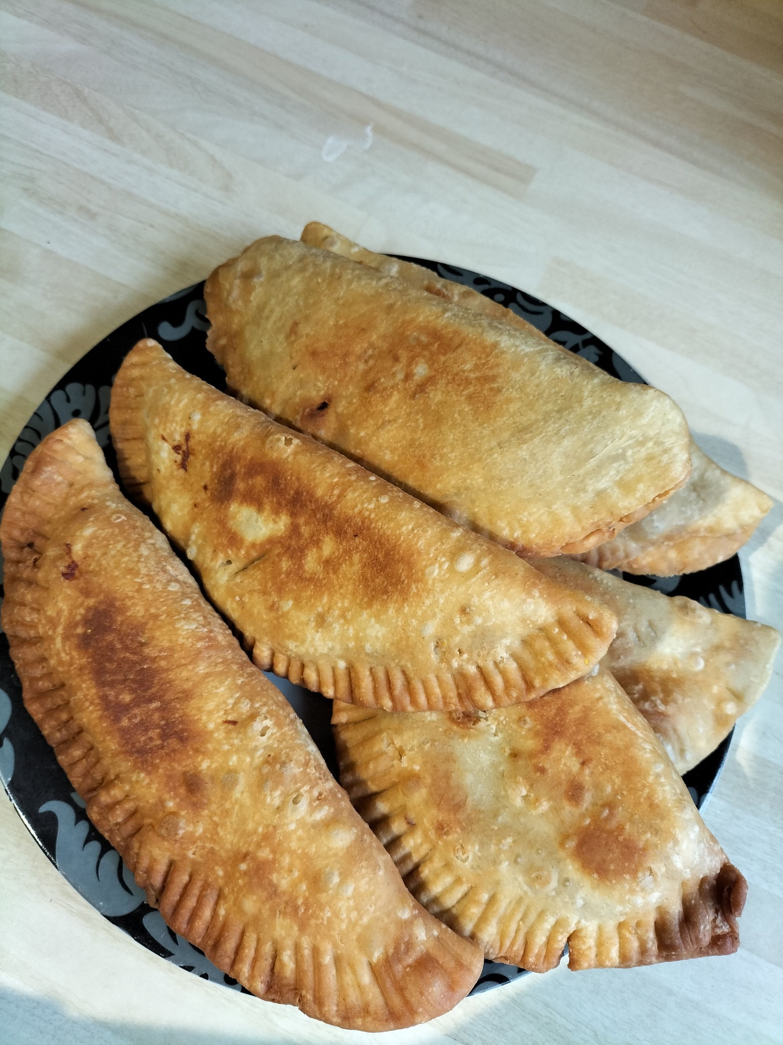 Tarybiniai čeburekai su mėsa ir kefyru